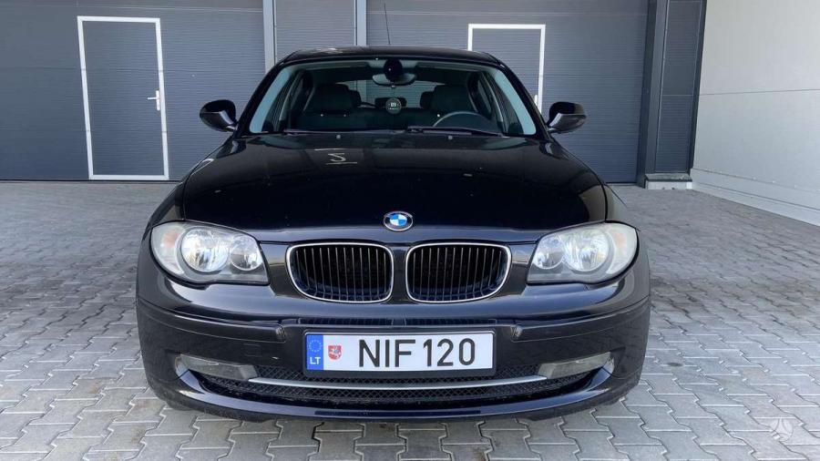 Black BMW 120 2010 in Vilnius, with an engine capacity of 2.00 L and mileage of 265 thousand km for 4000 €, photo 3 on AUTOMOTO.COM.LV