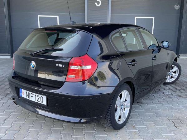 Black BMW 120 2010 in Vilnius, with an engine capacity of 2.00 L and mileage of 265 thousand km for 4000 €, photo 4 on AUTOMOTO.COM.LV