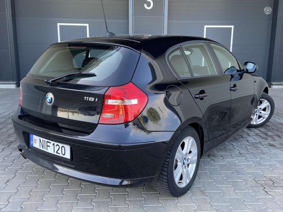 Black BMW 120 2010 in Vilnius, with an engine capacity of 2.00 L and mileage of 265 thousand km for 4000 €, photo 5 on AUTOMOTO.COM.LV