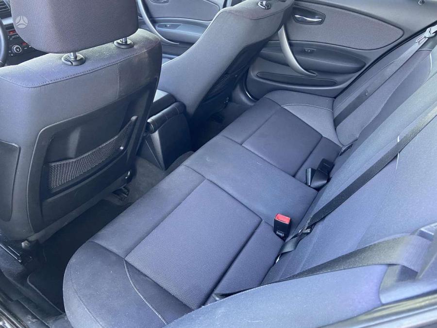 Black BMW 120 2010 in Vilnius, with an engine capacity of 2.00 L and mileage of 265 thousand km for 4000 €, photo 9 on AUTOMOTO.COM.LV