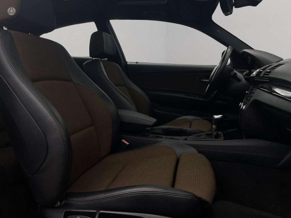 Black BMW 120 2010 in Vilnius, with an engine capacity of 2.00 L and mileage of 180 thousand km for 3500 €, photo 9 on AUTOMOTO.COM.LV