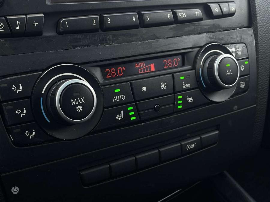 Black BMW 120 2010 in Vilnius, with an engine capacity of 2.00 L and mileage of 180 thousand km for 3500 €, photo 17 on AUTOMOTO.COM.LV