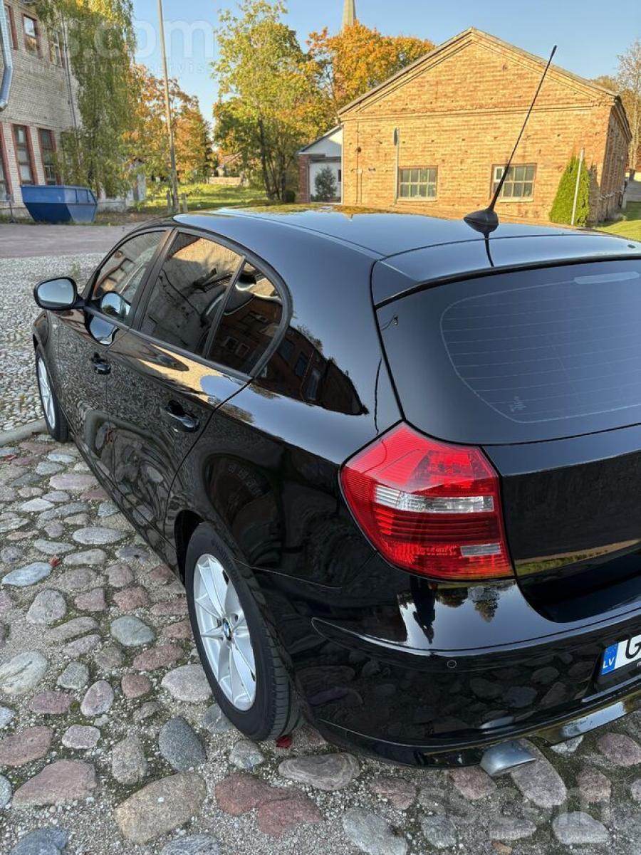 Melns BMW 120 2010 Kuldīga, ar dzinēja tilpumu 2.00 L un nobraukumu 233 tūkst. km par 4990 €, foto 4 vietnē AUTOMOTO.COM.LV