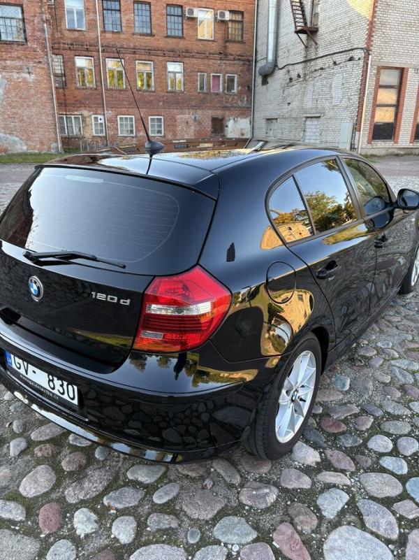 Black BMW 120 2010 in Kuldiga, with an engine capacity of 2.00 L and mileage of 233 thousand km for 4990 €, photo 5 on AUTOMOTO.COM.LV