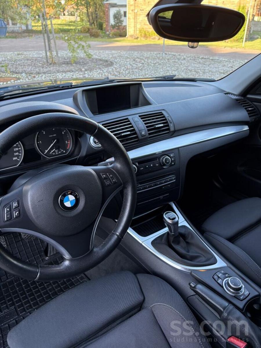 Melns BMW 120 2010 Kuldīga, ar dzinēja tilpumu 2.00 L un nobraukumu 233 tūkst. km par 4990 €, foto 10 vietnē AUTOMOTO.COM.LV