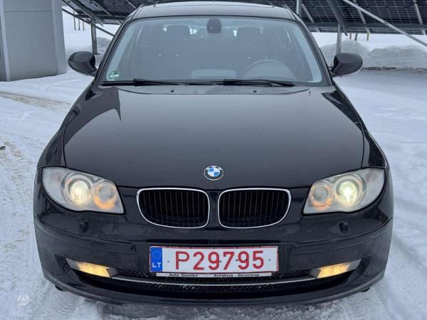Black BMW 120 2011 in Prienai, with an engine capacity of 2.00 L and mileage of 300 thousand km for 4650 €, photo 2 on AUTOMOTO.COM.LV