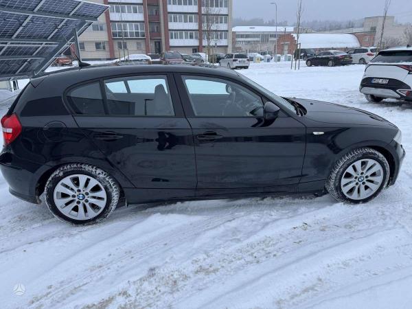 Black BMW 120 2011 in Prienai, with an engine capacity of 2.00 L and mileage of 300 thousand km for 4650 €, photo 7 on AUTOMOTO.COM.LV