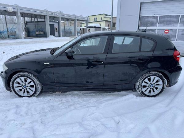 Black BMW 120 2011 in Prienai, with an engine capacity of 2.00 L and mileage of 300 thousand km for 4650 €, photo 8 on AUTOMOTO.COM.LV
