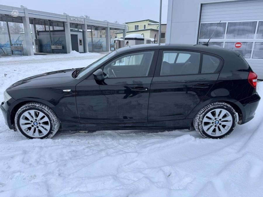 Melns BMW 120 2011 Prienai, ar dzinēja tilpumu 2.00 L un nobraukumu 300 tūkst. km par 4650 €, foto 8 vietnē AUTOMOTO.COM.LV