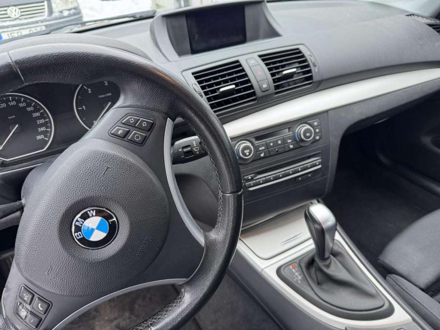 Melns BMW 120 2011 Prienai, ar dzinēja tilpumu 2.00 L un nobraukumu 300 tūkst. km par 4650 €, foto 9 vietnē AUTOMOTO.COM.LV