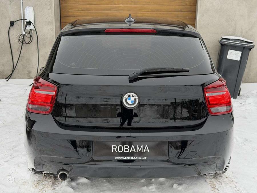 Black BMW 120 2011 in Siauliai, with an engine capacity of 2.00 L and mileage of 236 thousand km for 8400 €, photo 4 on AUTOMOTO.COM.LV