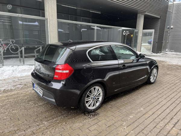 Melns BMW 120 2011 Viļņa, ar dzinēja tilpumu 2.00 L un nobraukumu 283 tūkst. km par 3290 €, foto 3 vietnē AUTOMOTO.COM.LV