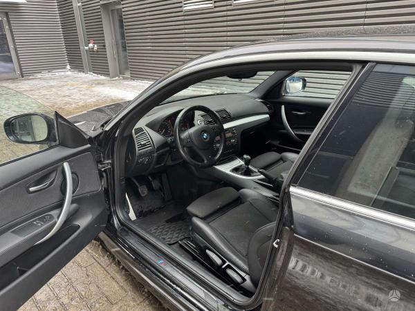 Melns BMW 120 2011 Viļņa, ar dzinēja tilpumu 2.00 L un nobraukumu 283 tūkst. km par 3290 €, foto 9 vietnē AUTOMOTO.COM.LV