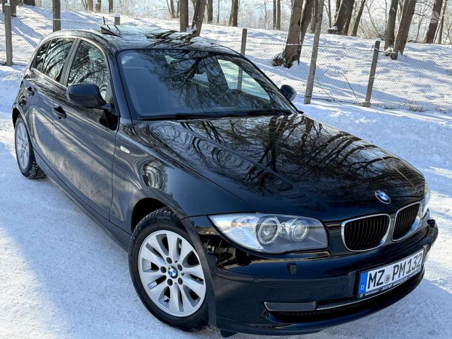 Black BMW 120 2011 in Prienai, with an engine capacity of 2.00 L and mileage of 286 thousand km for 5499 €, photo 2 on AUTOMOTO.COM.LV