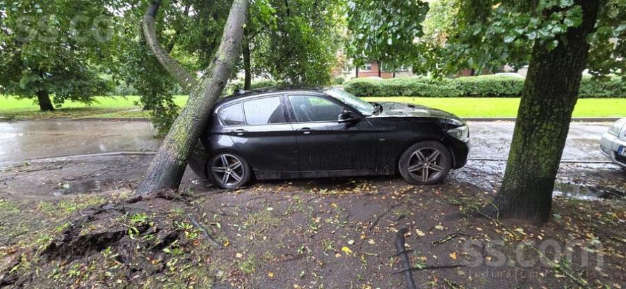 Melns BMW 120 2011 Rīga, ar dzinēja tilpumu 2.00 L un nobraukumu 240 tūkst. km par 4300 €, foto 1 vietnē AUTOMOTO.COM.LV