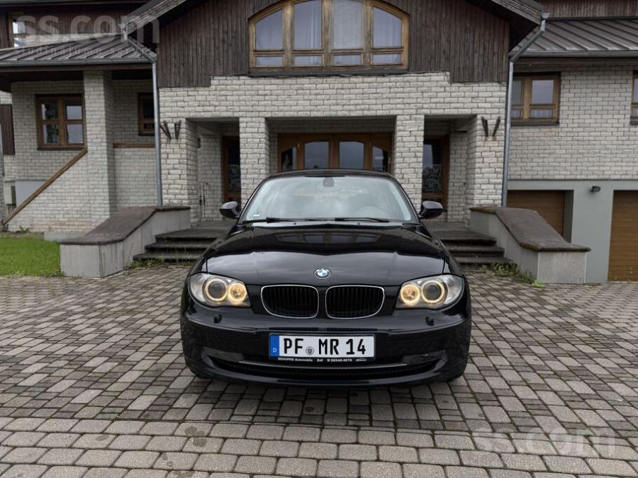 Black BMW 120 2011 in Cesis, with an engine capacity of 2.00 L and mileage of 299 thousand km for 4950 €, photo 3 on AUTOMOTO.COM.LV