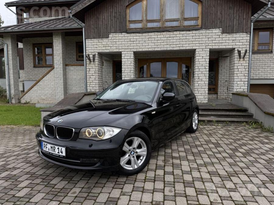 Black BMW 120 2011 in Cesis, with an engine capacity of 2.00 L and mileage of 299 thousand km for 4950 €, photo 4 on AUTOMOTO.COM.LV