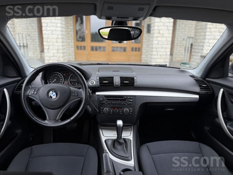 Black BMW 120 2011 in Cesis, with an engine capacity of 2.00 L and mileage of 299 thousand km for 4950 €, photo 8 on AUTOMOTO.COM.LV