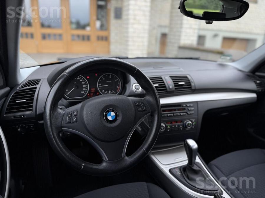 Black BMW 120 2011 in Cesis, with an engine capacity of 2.00 L and mileage of 299 thousand km for 4950 €, photo 11 on AUTOMOTO.COM.LV
