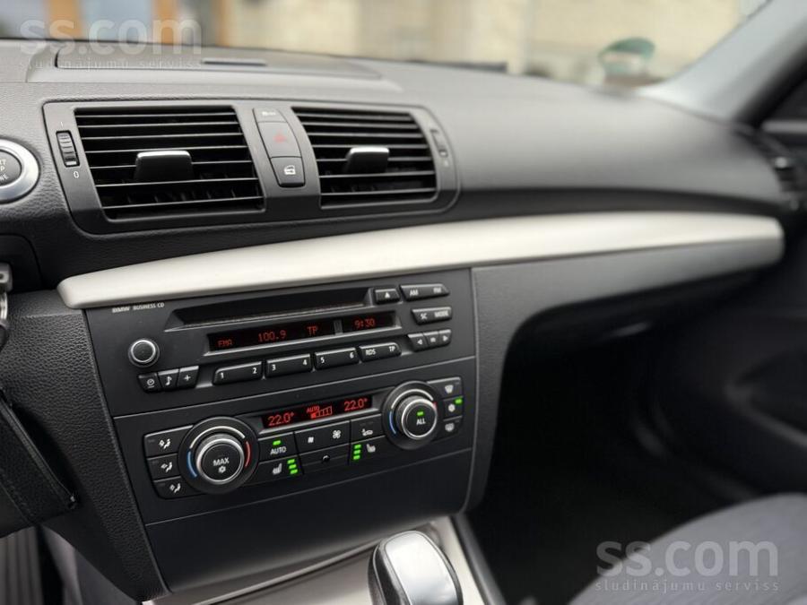 Black BMW 120 2011 in Cesis, with an engine capacity of 2.00 L and mileage of 299 thousand km for 4950 €, photo 13 on AUTOMOTO.COM.LV