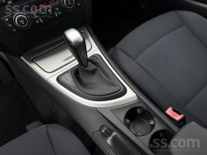 Black BMW 120 2011 in Cesis, with an engine capacity of 2.00 L and mileage of 299 thousand km for 4950 €, photo 14 on AUTOMOTO.COM.LV