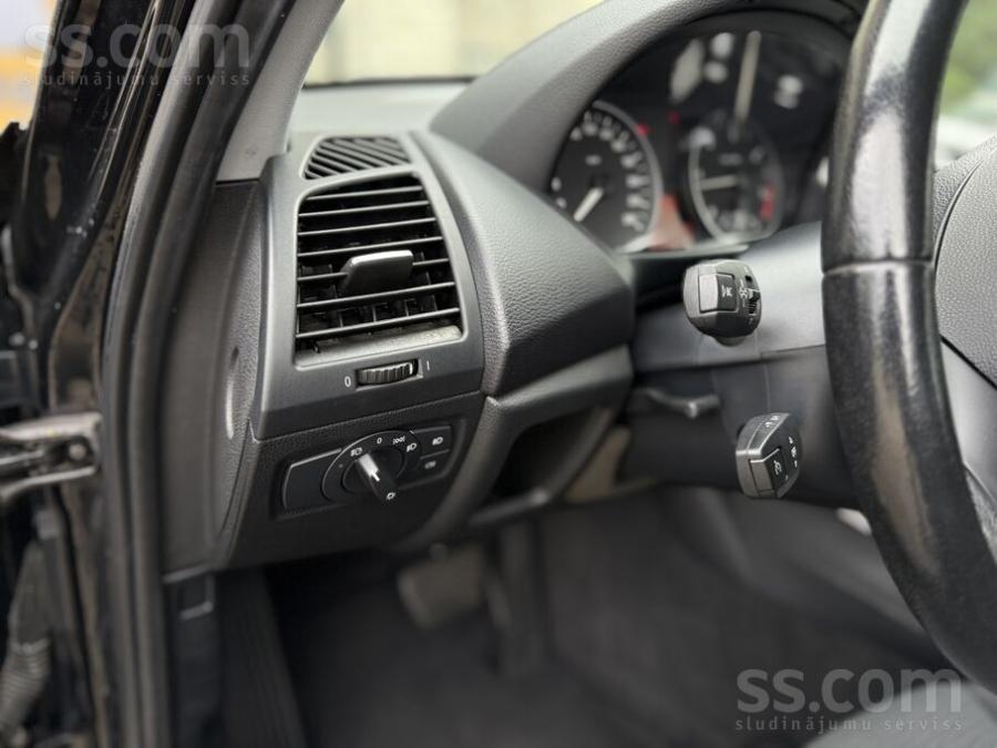 Black BMW 120 2011 in Cesis, with an engine capacity of 2.00 L and mileage of 299 thousand km for 4950 €, photo 15 on AUTOMOTO.COM.LV