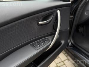 Black BMW 120 2011 in Cesis, with an engine capacity of 2.00 L and mileage of 299 thousand km for 4950 €, photo 16 on AUTOMOTO.COM.LV