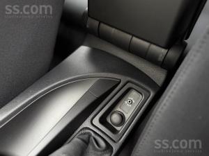 Black BMW 120 2011 in Cesis, with an engine capacity of 2.00 L and mileage of 299 thousand km for 4950 €, photo 18 on AUTOMOTO.COM.LV
