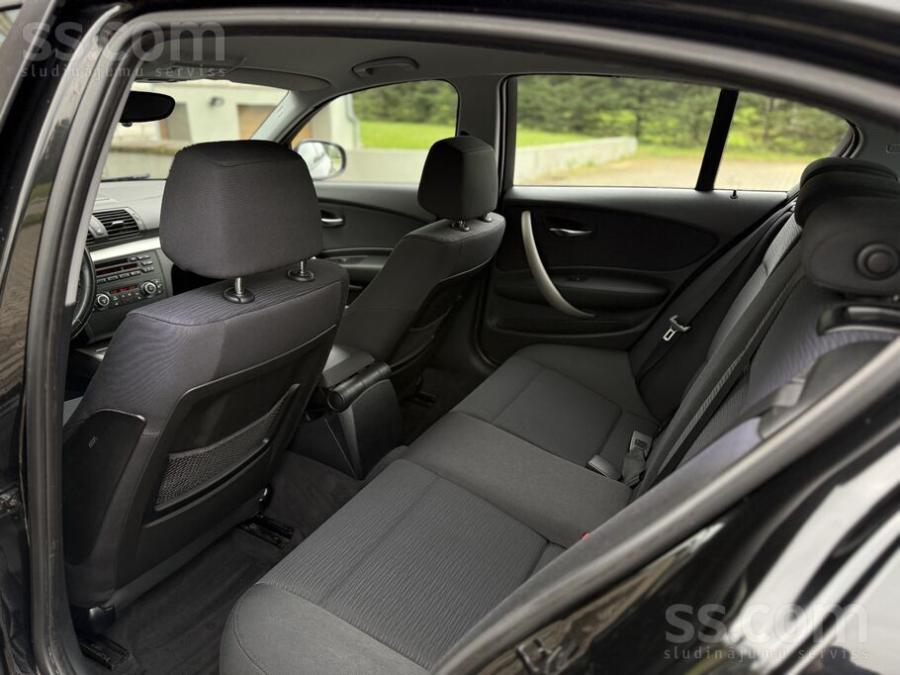 Black BMW 120 2011 in Cesis, with an engine capacity of 2.00 L and mileage of 299 thousand km for 4950 €, photo 19 on AUTOMOTO.COM.LV