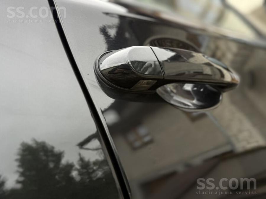 Black BMW 120 2011 in Cesis, with an engine capacity of 2.00 L and mileage of 299 thousand km for 4950 €, photo 23 on AUTOMOTO.COM.LV