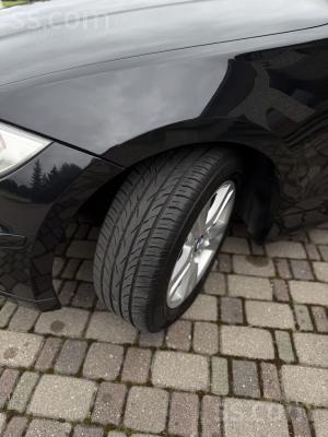 Black BMW 120 2011 in Cesis, with an engine capacity of 2.00 L and mileage of 299 thousand km for 4950 €, photo 24 on AUTOMOTO.COM.LV