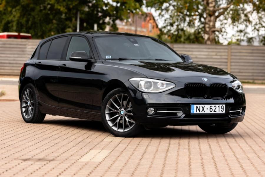 Black BMW 120 2012 in Riga, with an engine capacity of 2.00 L and mileage of 330 thousand km for 10900 €, photo 3 on AUTOMOTO.COM.LV