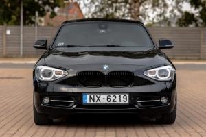 Black BMW 120 2012 in Riga, with an engine capacity of 2.00 L and mileage of 330 thousand km for 10900 €, photo 4 on AUTOMOTO.COM.LV