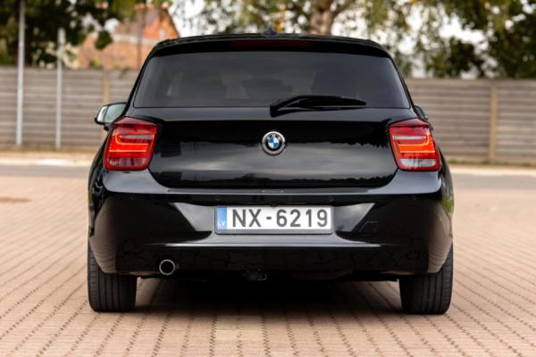 Black BMW 120 2012 in Riga, with an engine capacity of 2.00 L and mileage of 330 thousand km for 10900 €, photo 6 on AUTOMOTO.COM.LV