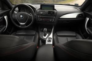 Black BMW 120 2012 in Riga, with an engine capacity of 2.00 L and mileage of 330 thousand km for 10900 €, photo 9 on AUTOMOTO.COM.LV