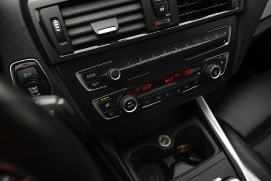 Black BMW 120 2012 in Riga, with an engine capacity of 2.00 L and mileage of 330 thousand km for 10900 €, photo 10 on AUTOMOTO.COM.LV