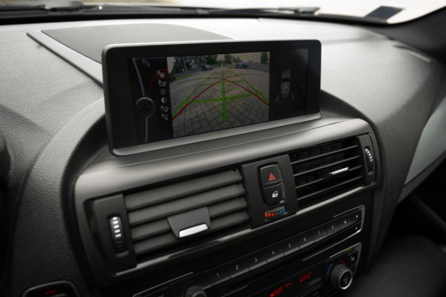 Black BMW 120 2012 in Riga, with an engine capacity of 2.00 L and mileage of 330 thousand km for 10900 €, photo 11 on AUTOMOTO.COM.LV