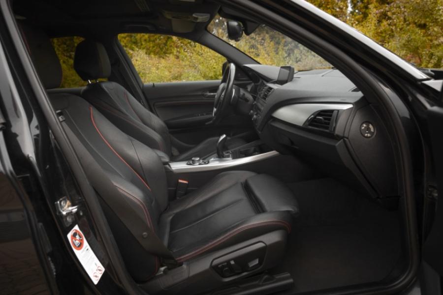 Black BMW 120 2012 in Riga, with an engine capacity of 2.00 L and mileage of 330 thousand km for 10900 €, photo 13 on AUTOMOTO.COM.LV