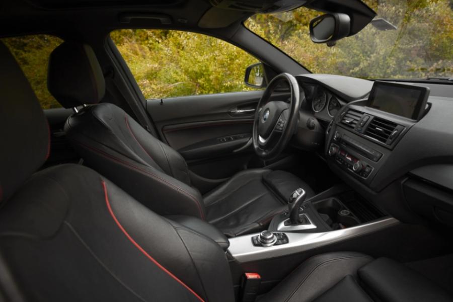 Black BMW 120 2012 in Riga, with an engine capacity of 2.00 L and mileage of 330 thousand km for 10900 €, photo 14 on AUTOMOTO.COM.LV