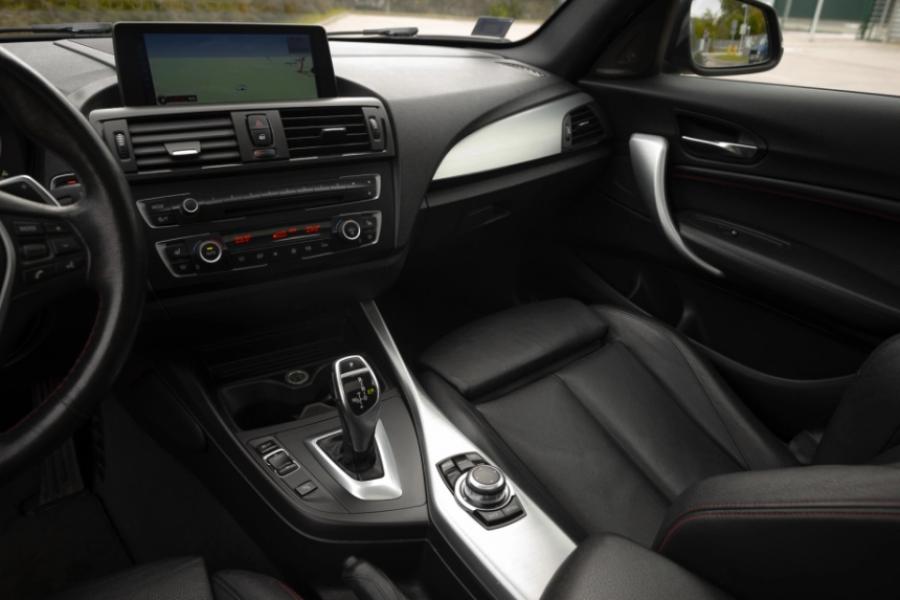 Black BMW 120 2012 in Riga, with an engine capacity of 2.00 L and mileage of 330 thousand km for 10900 €, photo 19 on AUTOMOTO.COM.LV