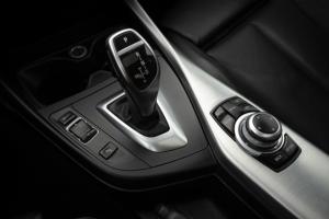 Black BMW 120 2012 in Riga, with an engine capacity of 2.00 L and mileage of 330 thousand km for 10900 €, photo 20 on AUTOMOTO.COM.LV