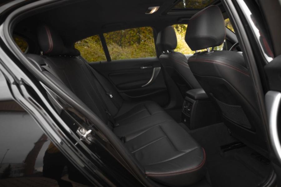 Black BMW 120 2012 in Riga, with an engine capacity of 2.00 L and mileage of 330 thousand km for 10900 €, photo 24 on AUTOMOTO.COM.LV