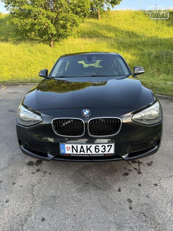Black BMW 120 2012 in Kaunas, with an engine capacity of 2.00 L and mileage of 260 thousand km for 4900 €, photo 4 on AUTOMOTO.COM.LV