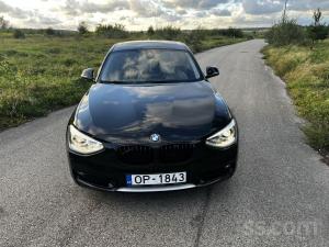 Black BMW 120 2012 in Riga, with an engine capacity of 2.00 L and mileage of 279 thousand km for 8200 €, photo 3 on AUTOMOTO.COM.LV