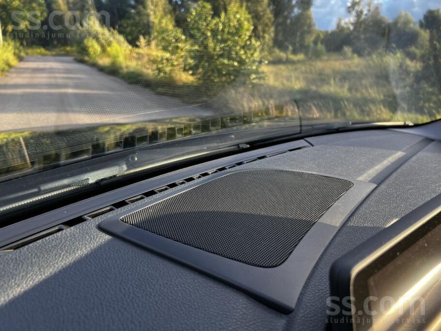Black BMW 120 2012 in Riga, with an engine capacity of 2.00 L and mileage of 279 thousand km for 8200 €, photo 14 on AUTOMOTO.COM.LV