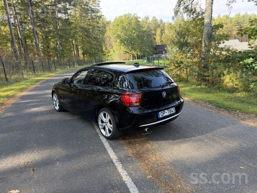 Black BMW 120 2012 in Riga, with an engine capacity of 2.00 L and mileage of 279 thousand km for 9500 €, photo 7 on AUTOMOTO.COM.LV