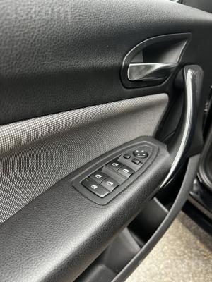 Black BMW 120 2012 in Riga, with an engine capacity of 2.00 L and mileage of 279 thousand km for 9500 €, photo 15 on AUTOMOTO.COM.LV