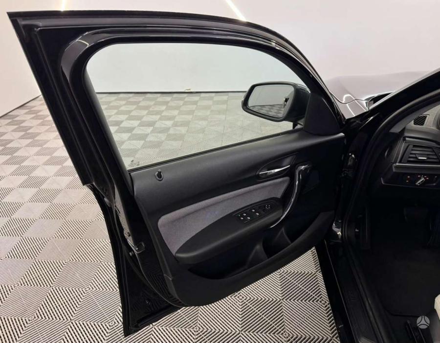 Black BMW 120 2012 in Marijampole, with an engine capacity of 2.00 L and mileage of 192 thousand km for 6900 €, photo 27 on AUTOMOTO.COM.LV
