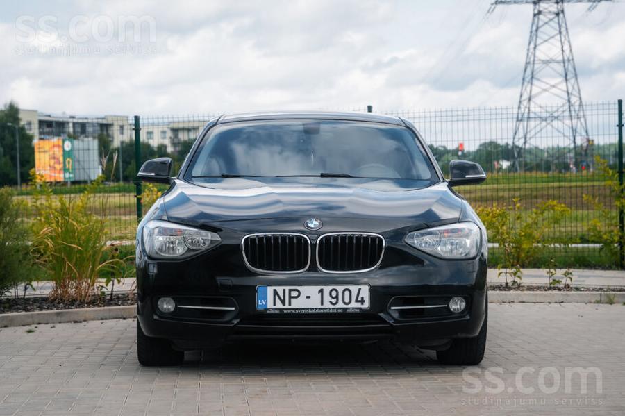 Black BMW 120 2012 in Riga, with an engine capacity of 2.00 L and mileage of 268 thousand km for 6690 €, photo 3 on AUTOMOTO.COM.LV