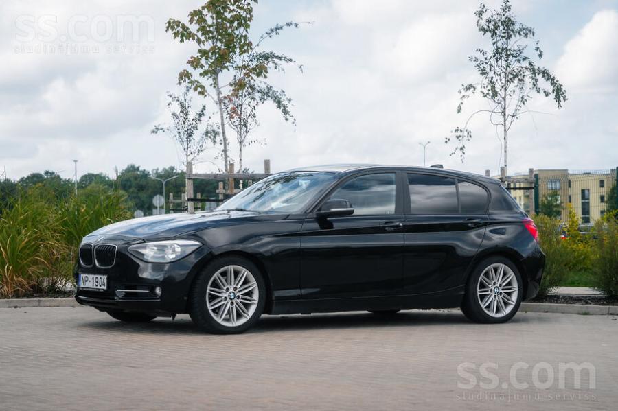 Black BMW 120 2012 in Riga, with an engine capacity of 2.00 L and mileage of 268 thousand km for 6690 €, photo 4 on AUTOMOTO.COM.LV